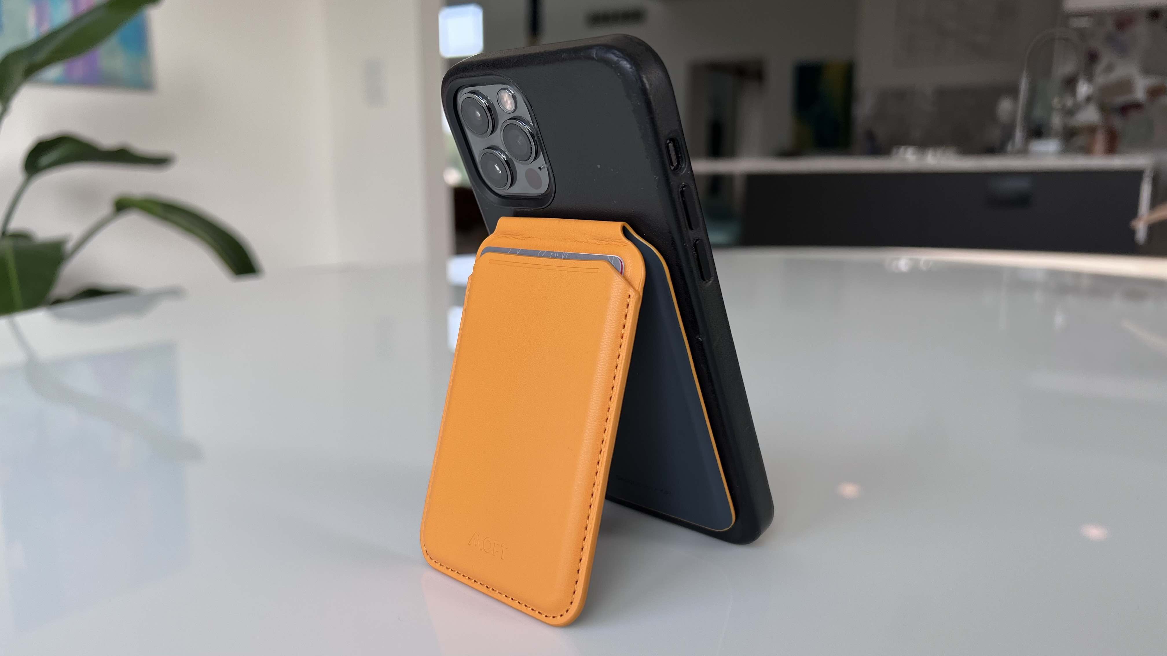 Best iPhone wallets - 9to5Mac