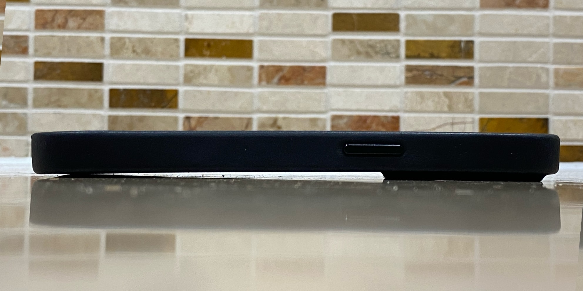 Review: Mujjo iPhone 14 leather case
