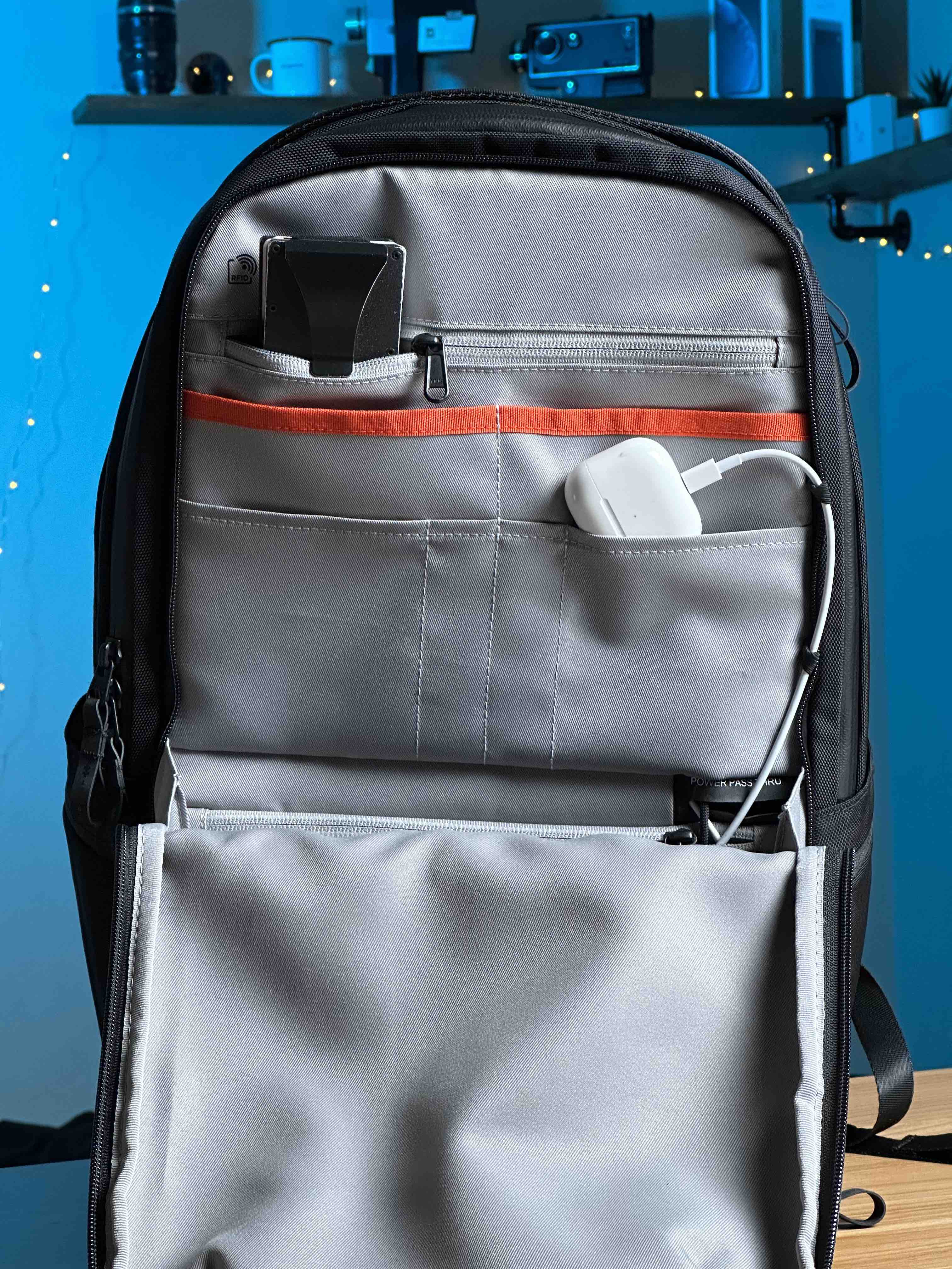 HyperPack Pro backpack with Apple Find My compatibility [Video]