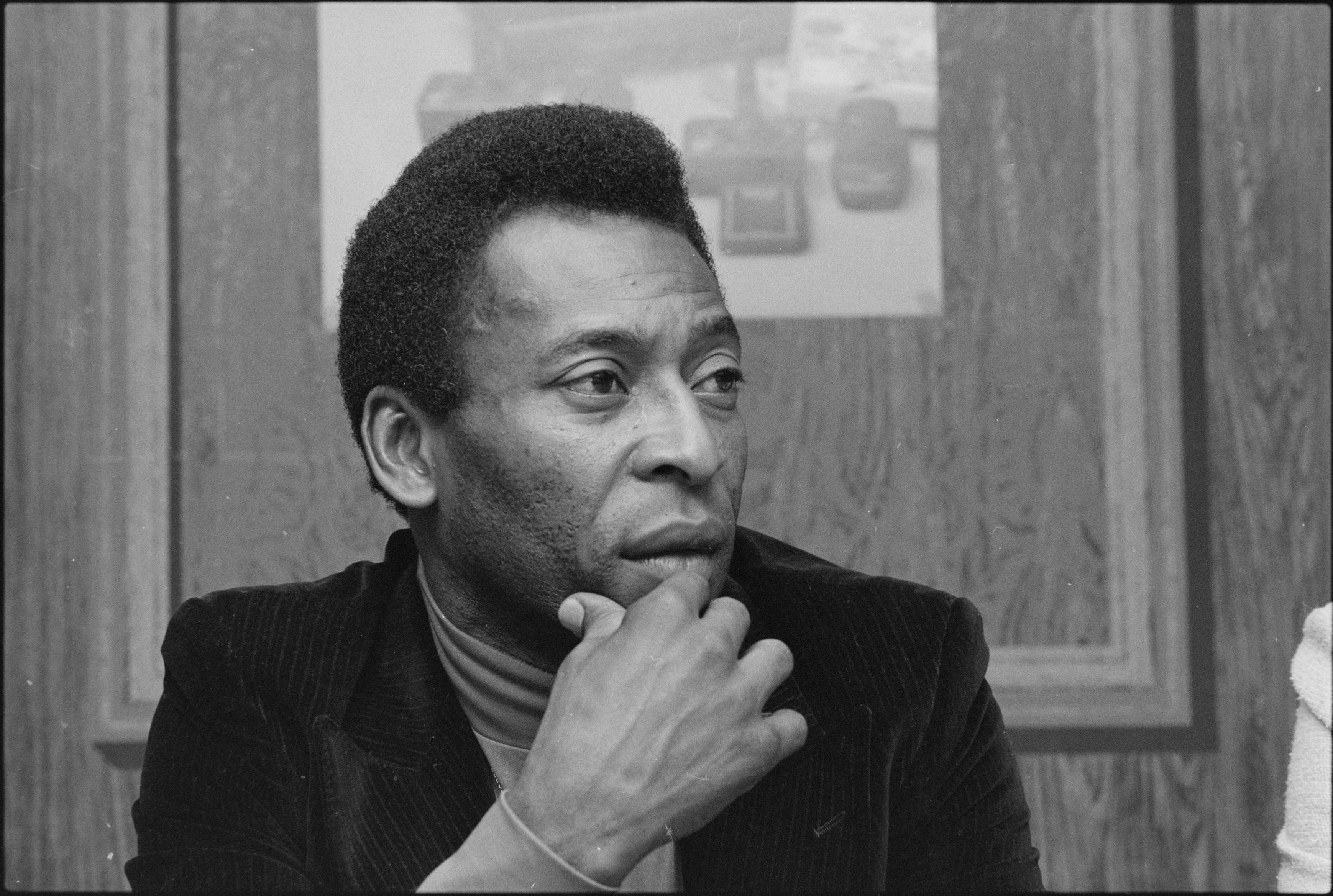 Apple updates its Brazilian homepage with a tribute to Pelé.
