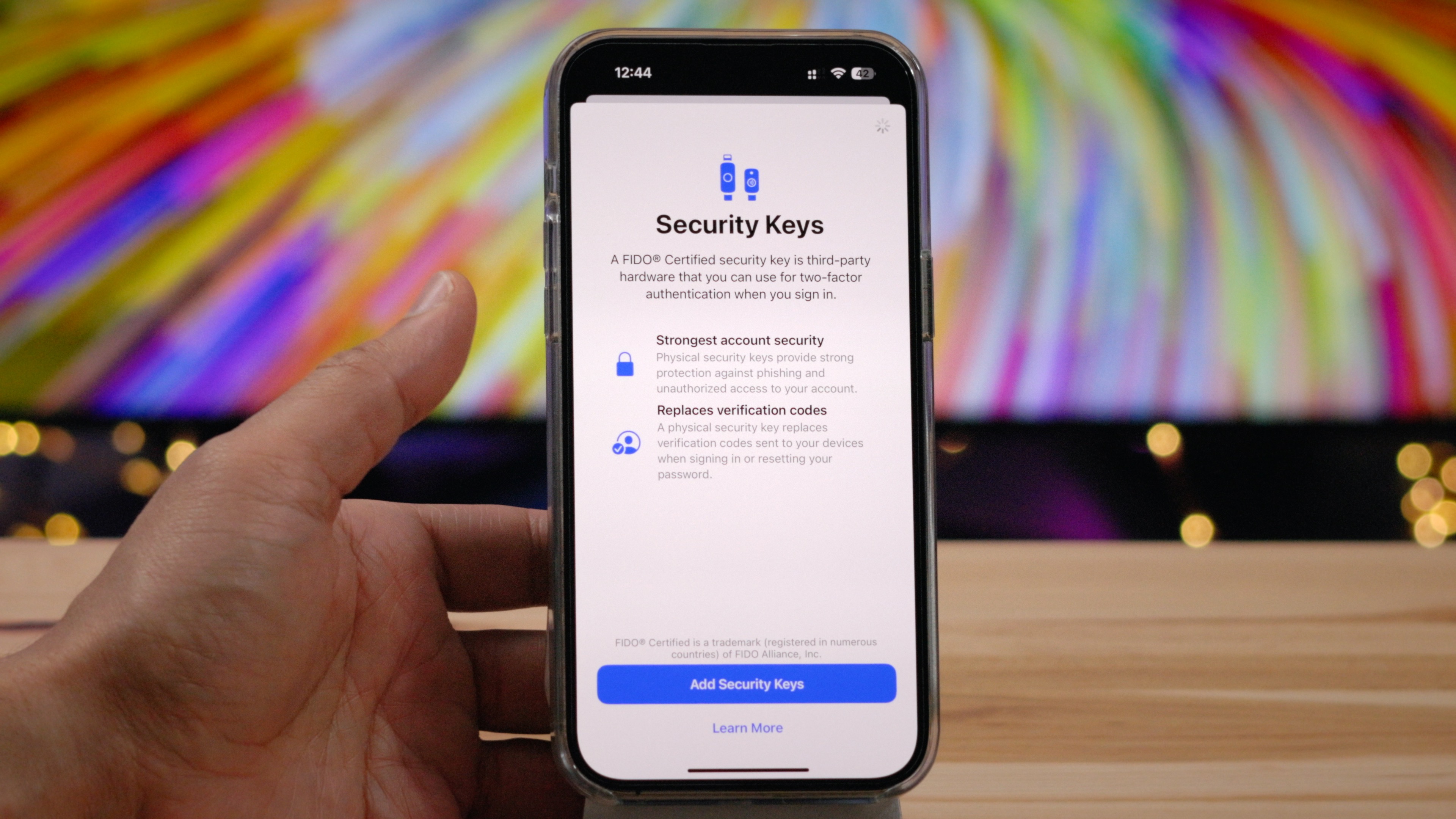 iOS 16.3 – Hardware Security Keys explained [Video] - 9to5Mac