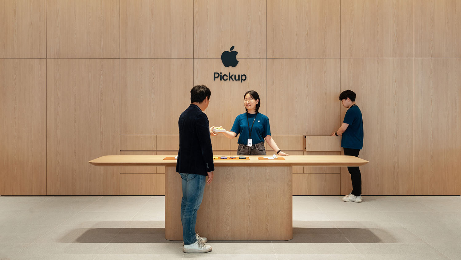 Apple Gangnam store: Unique facade that changes appearance