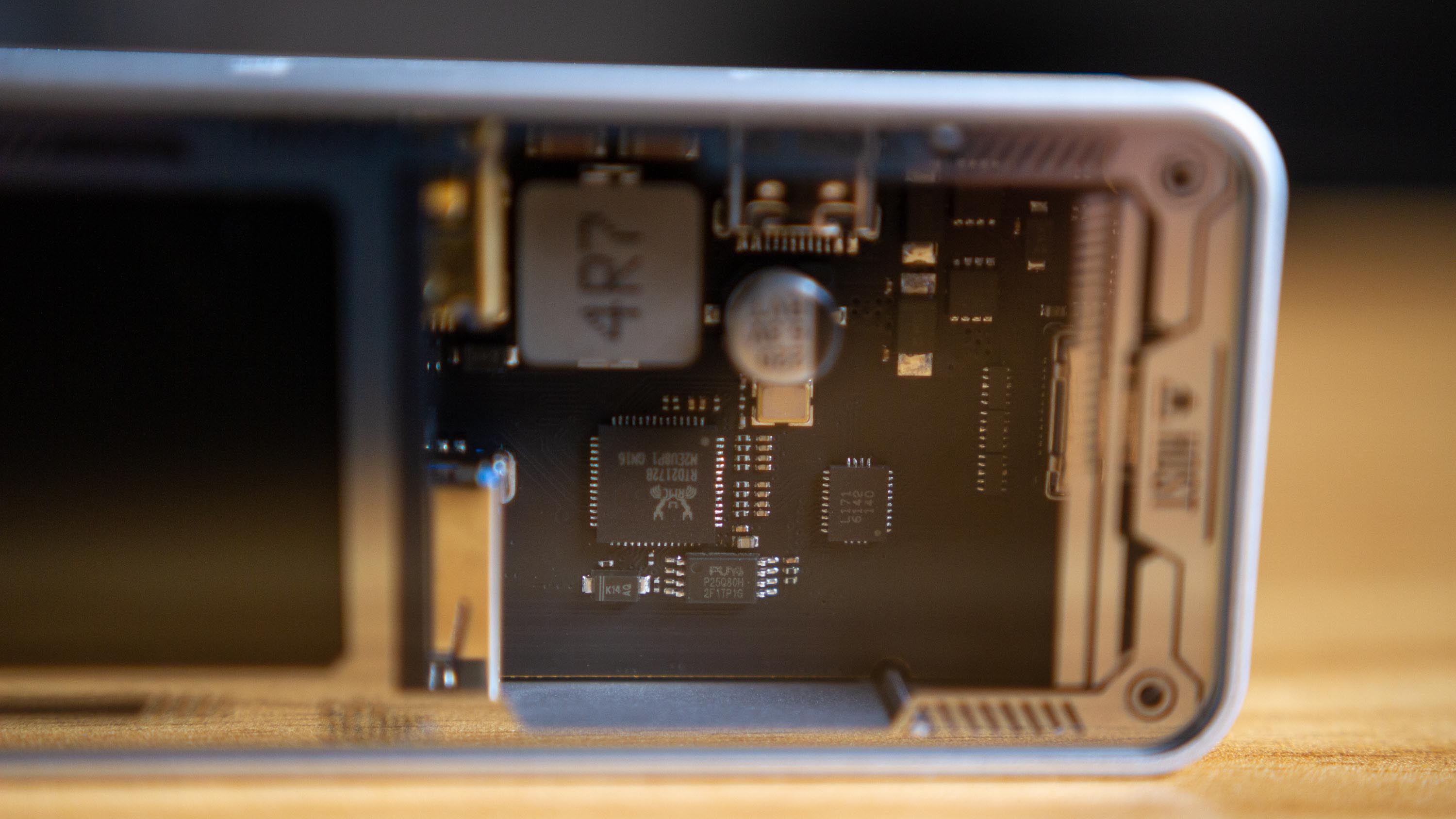 USB-C hub expands I/O while showing off tech inside - 9to5Mac