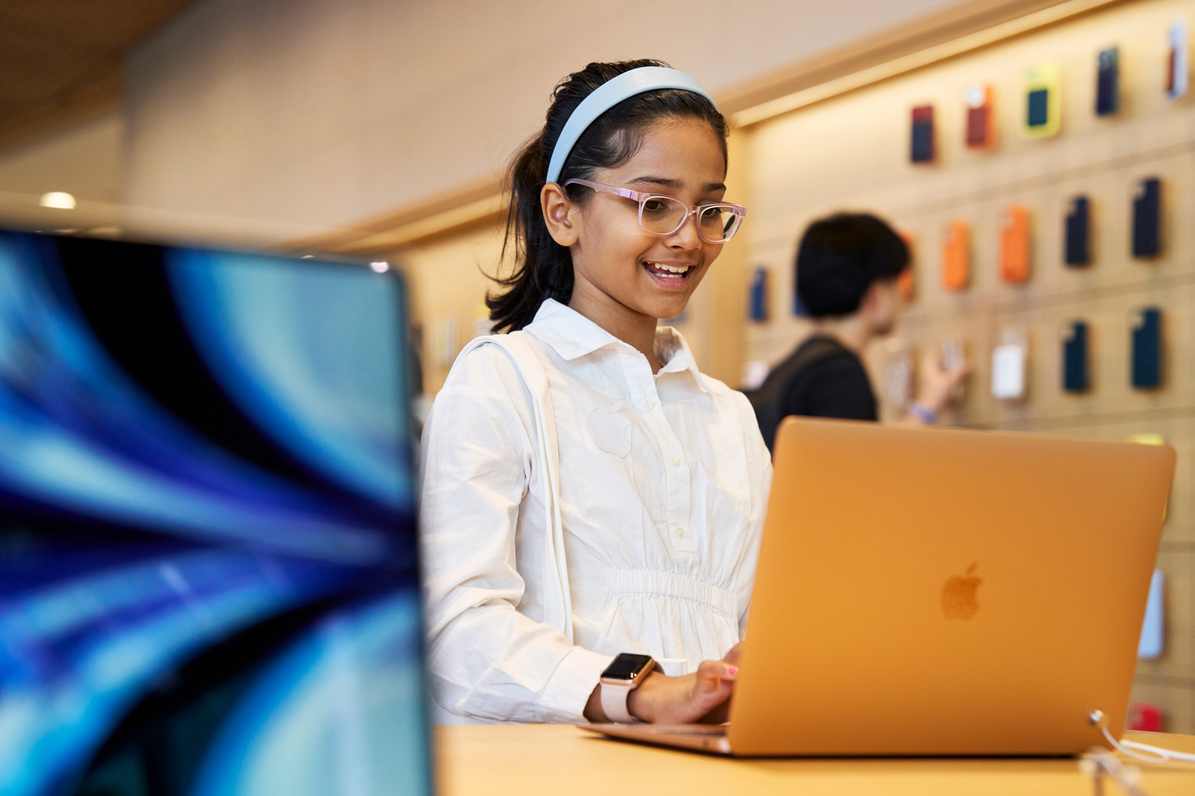 Tim Cook opens Apple BKC store, expresses delight at early Mac