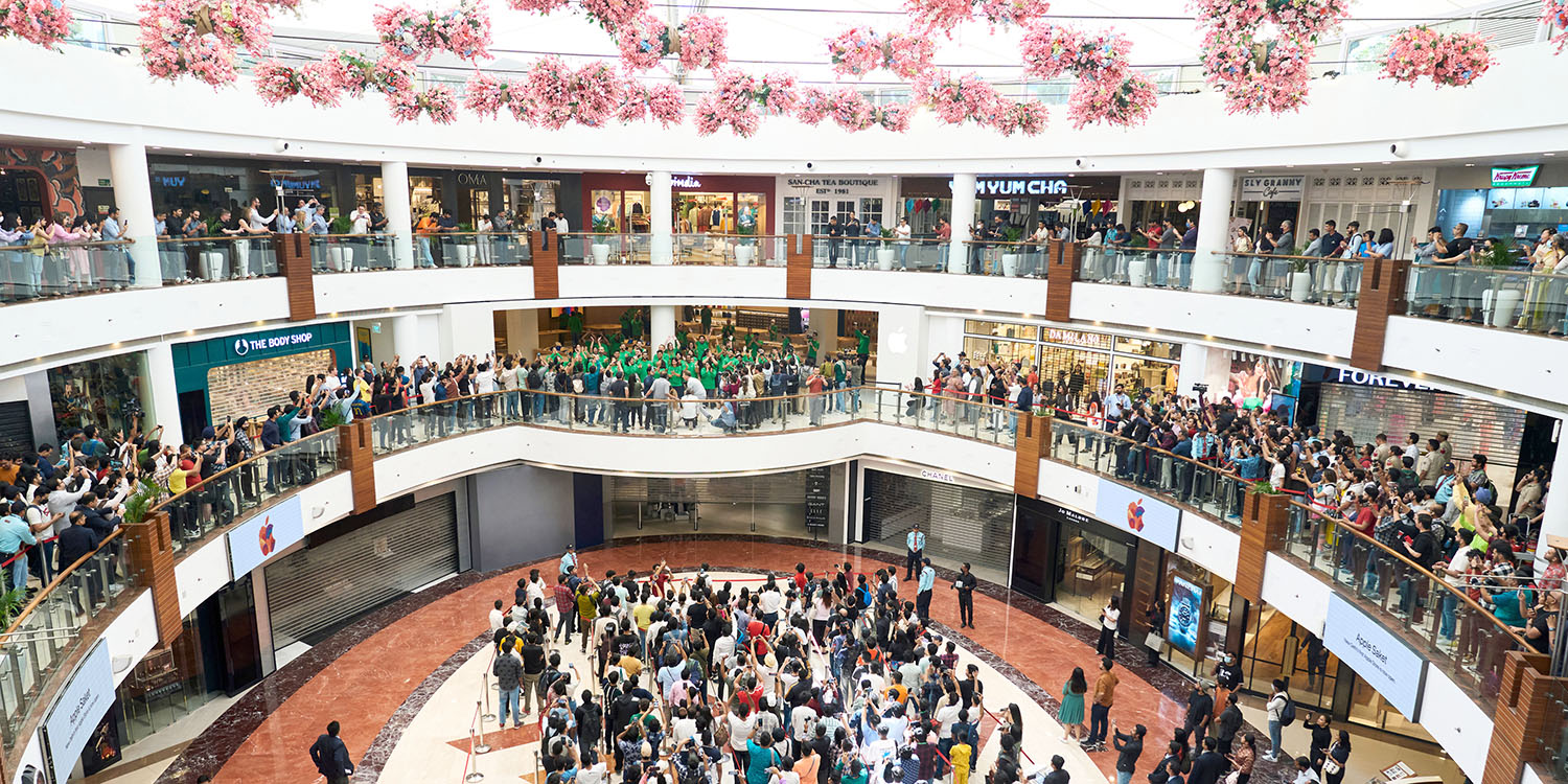 Apple Saket store opened by Tim Cook, curved storefront revealed