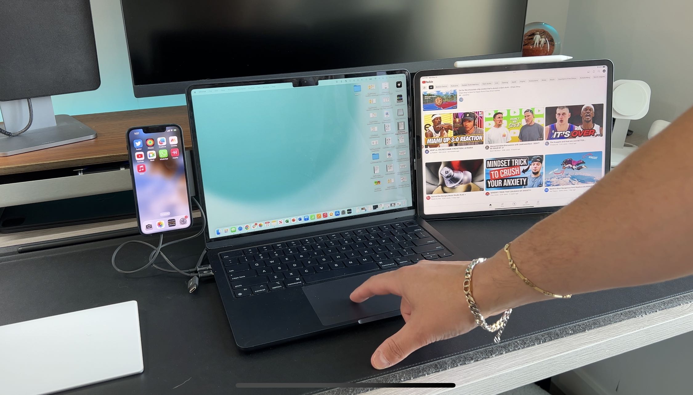 This Ecosystem Marries MacBook and iPad Perfectly- 9to5Mac