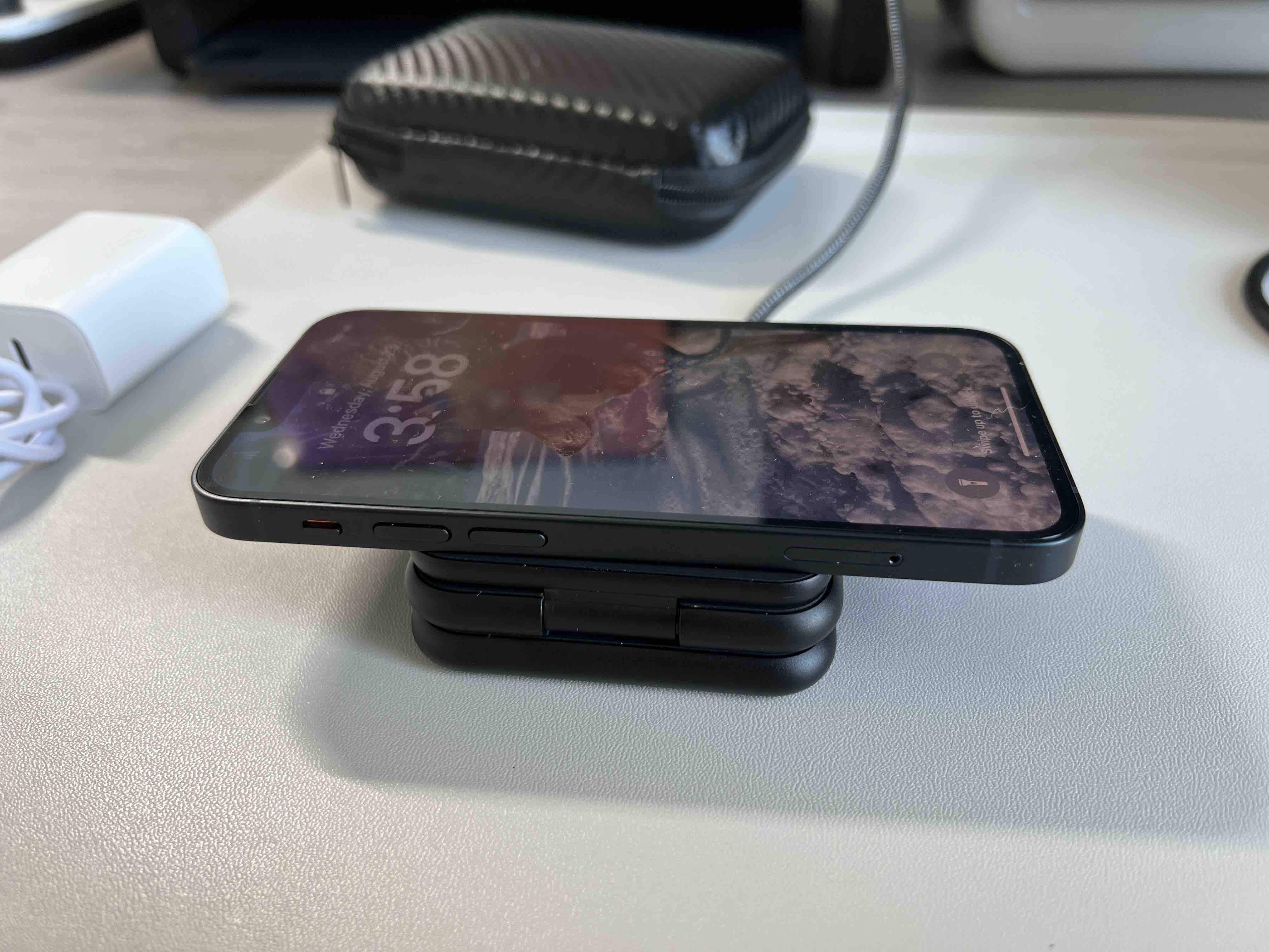 Hands-on: Kuxiu's new foldable 3-in-1 wireless charger: A better ...