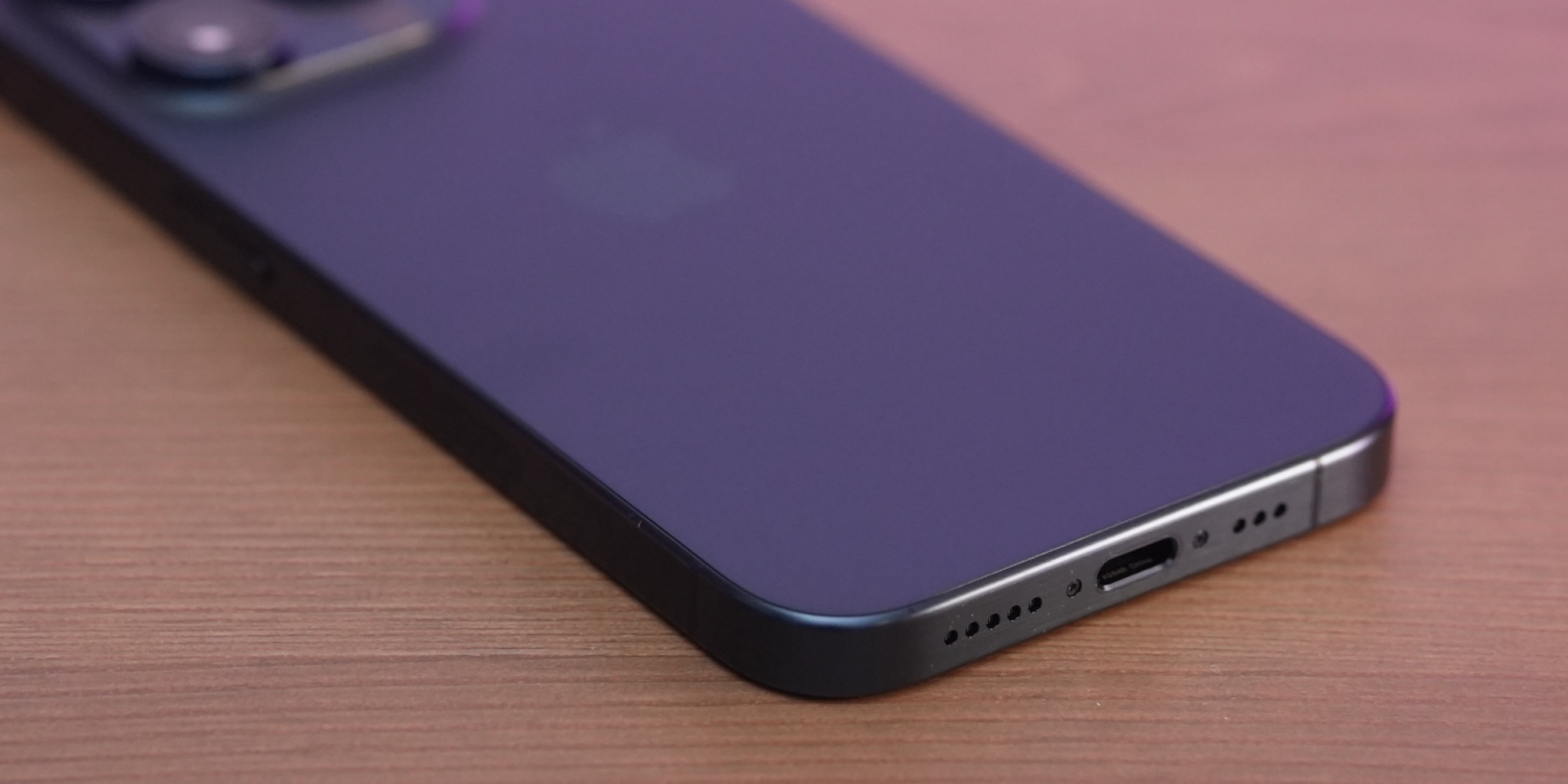 iPhone 15 Pro blue titanium hands-on impressions
