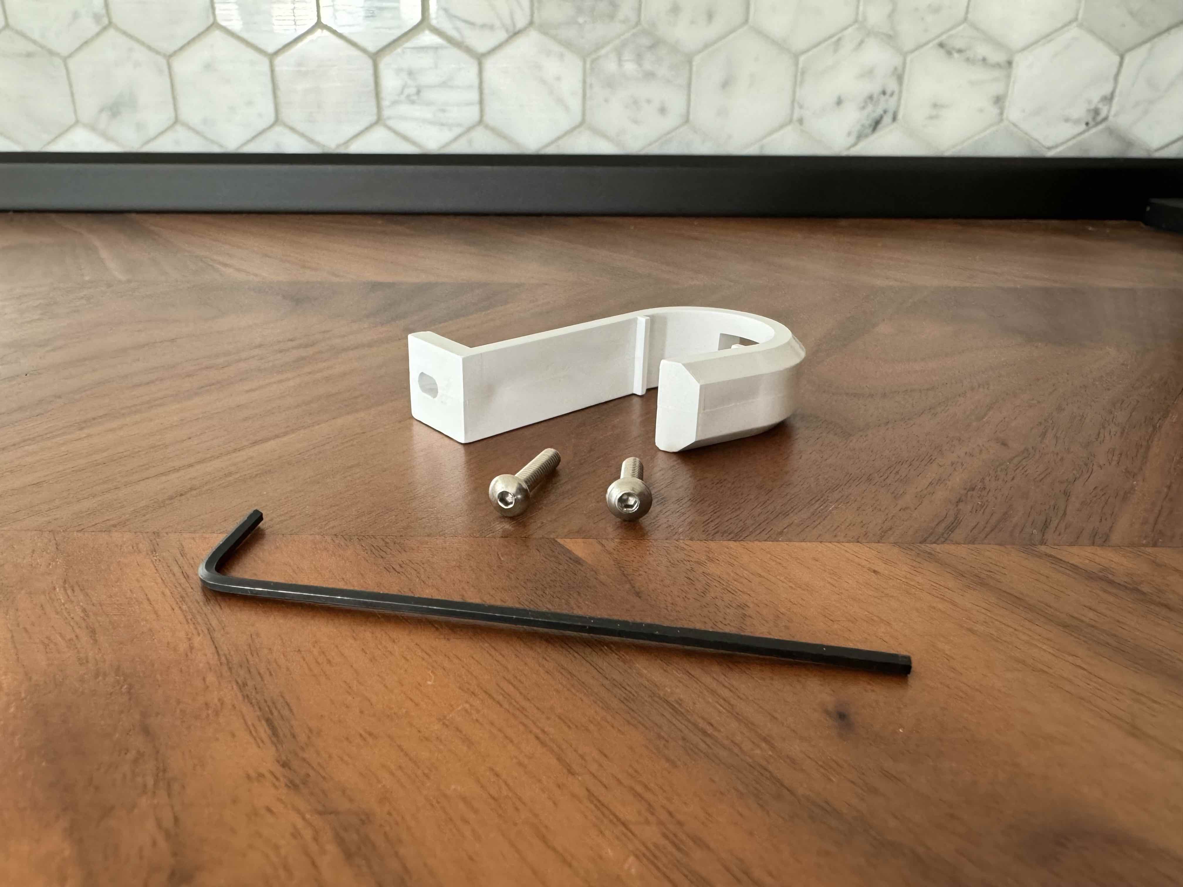 Lock Socket for iPhone chargers: Review - 9to5Mac