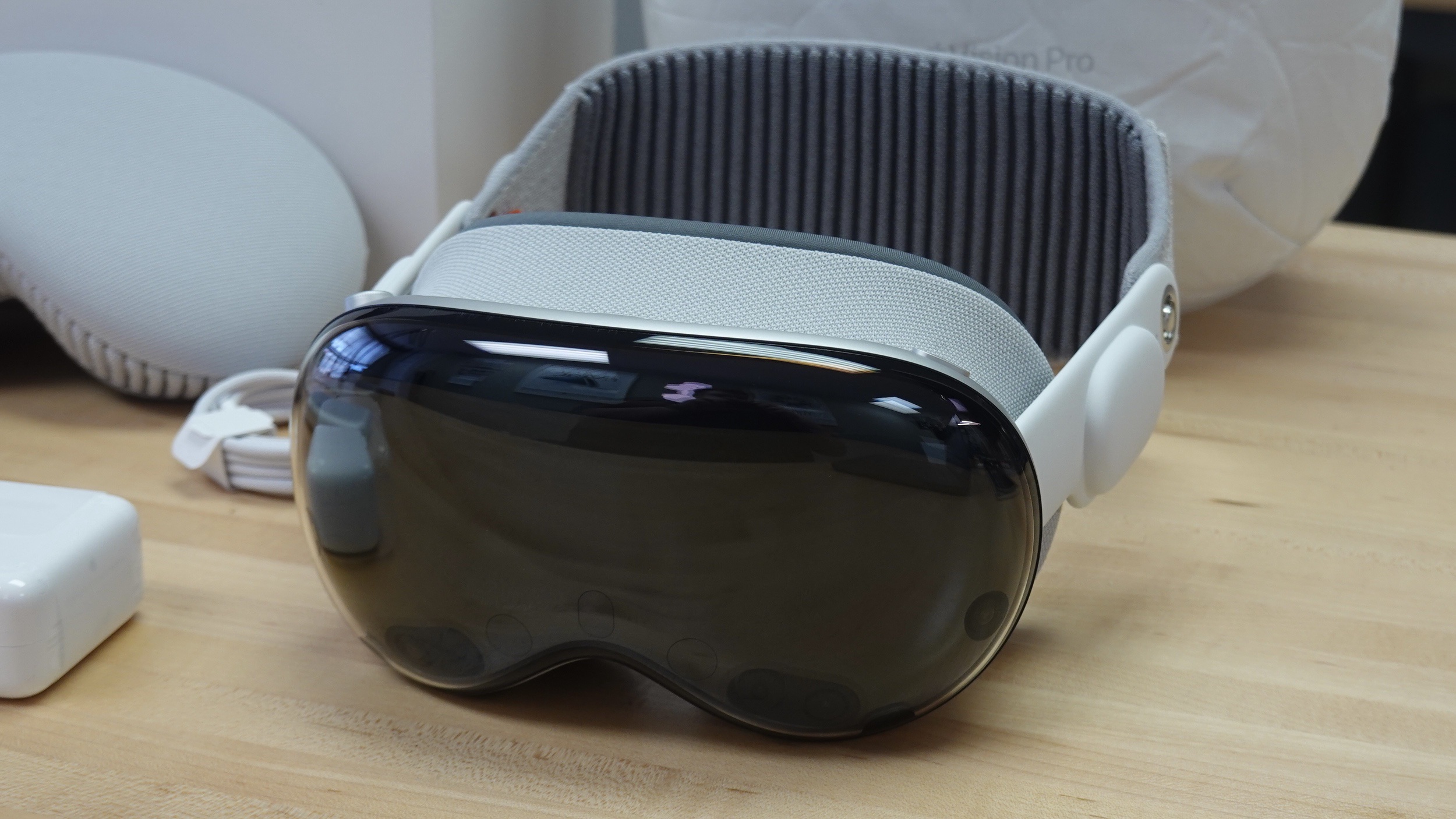 Unboxing Apple Vision Pro and Travel Case [Gallery] - 9to5Mac