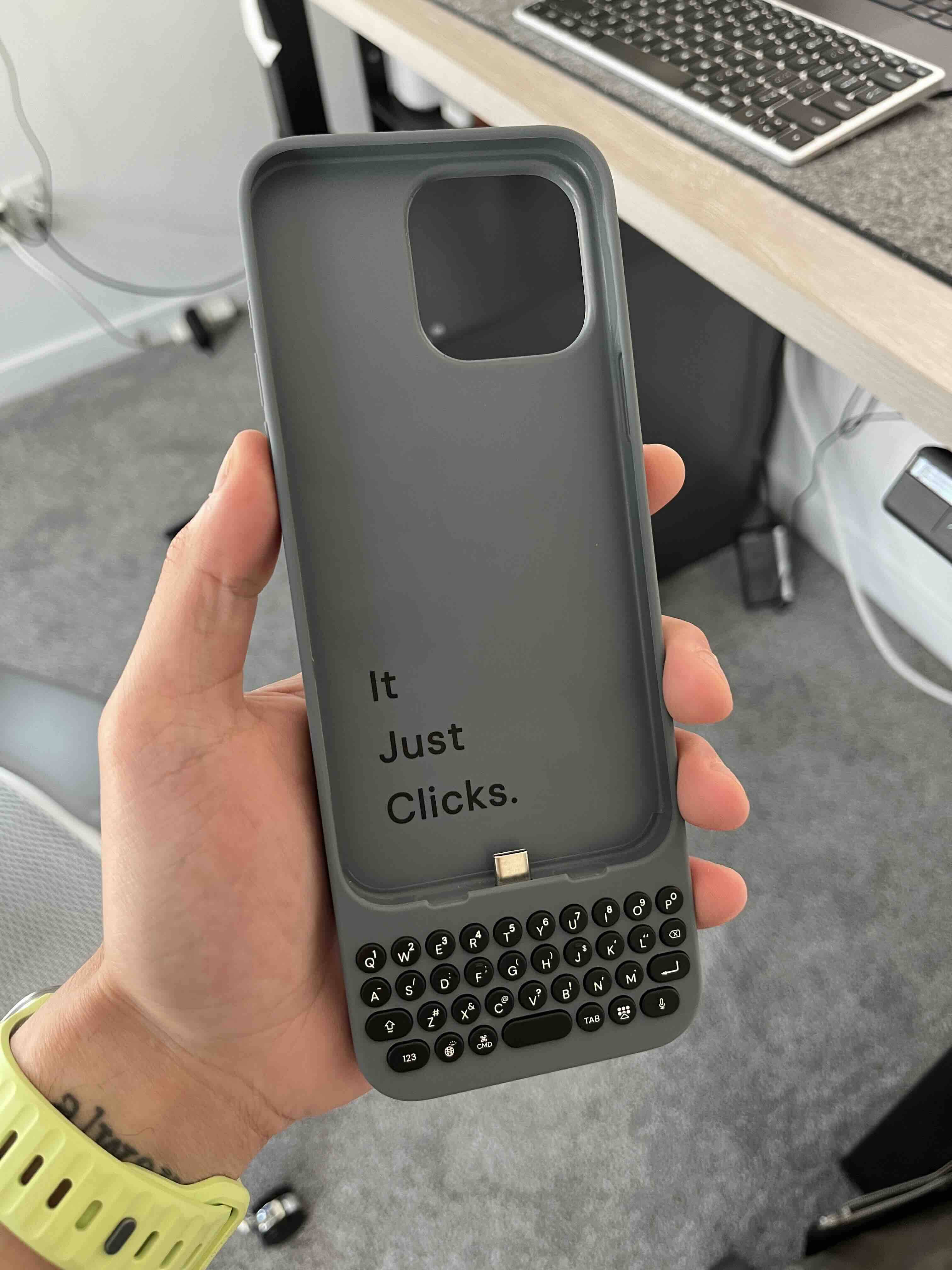 Clicks Keyboard case: Surprisingly great or gimmicky gadget? - 9to5Mac