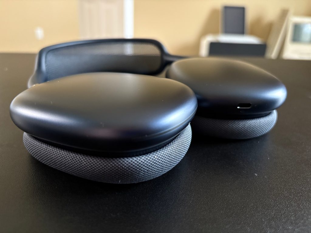 Hands-on with midnight AirPods Max with USB-C - 9to5Mac