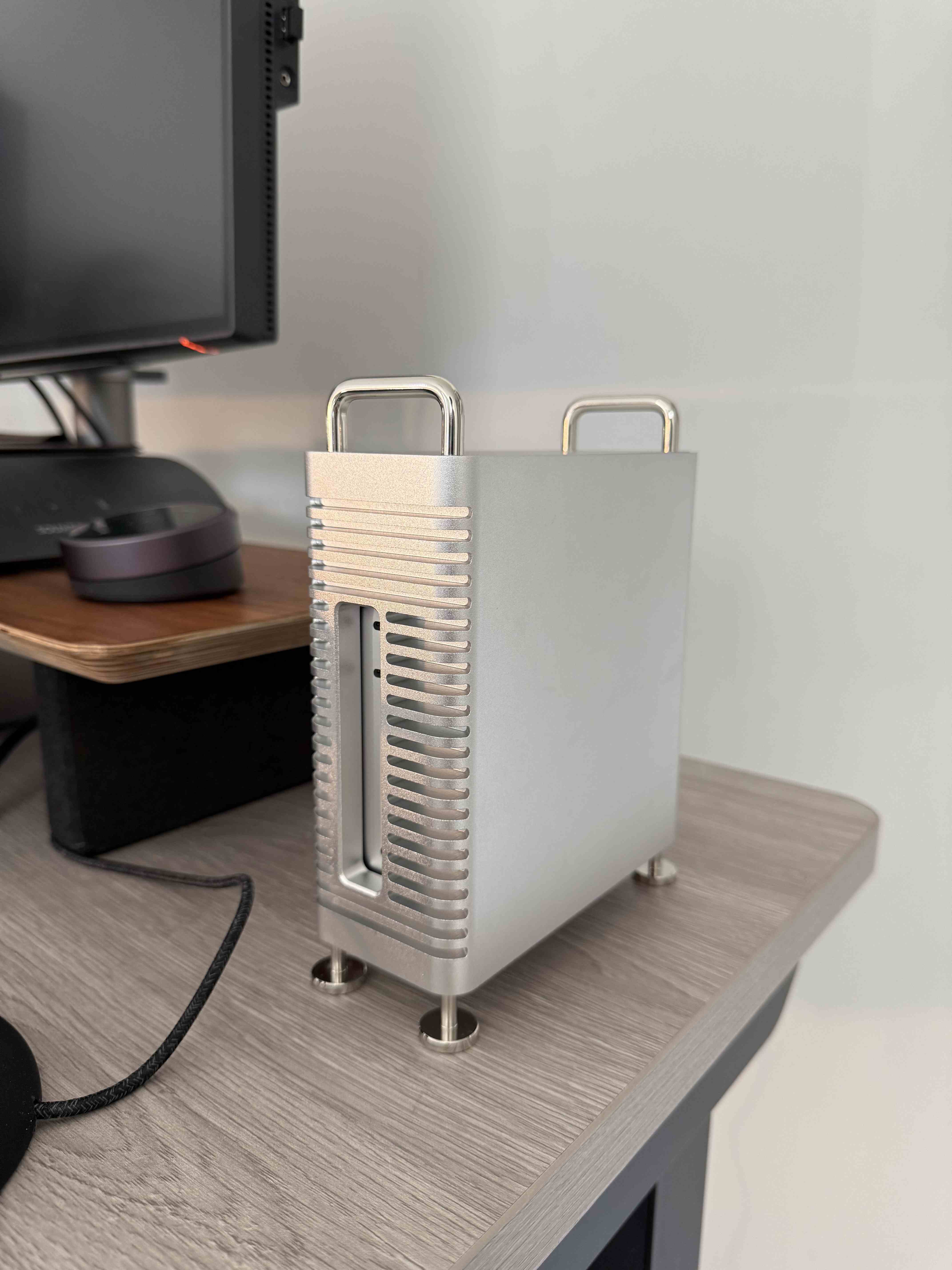 Turn your M4 Mac Mini into a Mini Mac Pro [Hands-on] - 9to5Mac