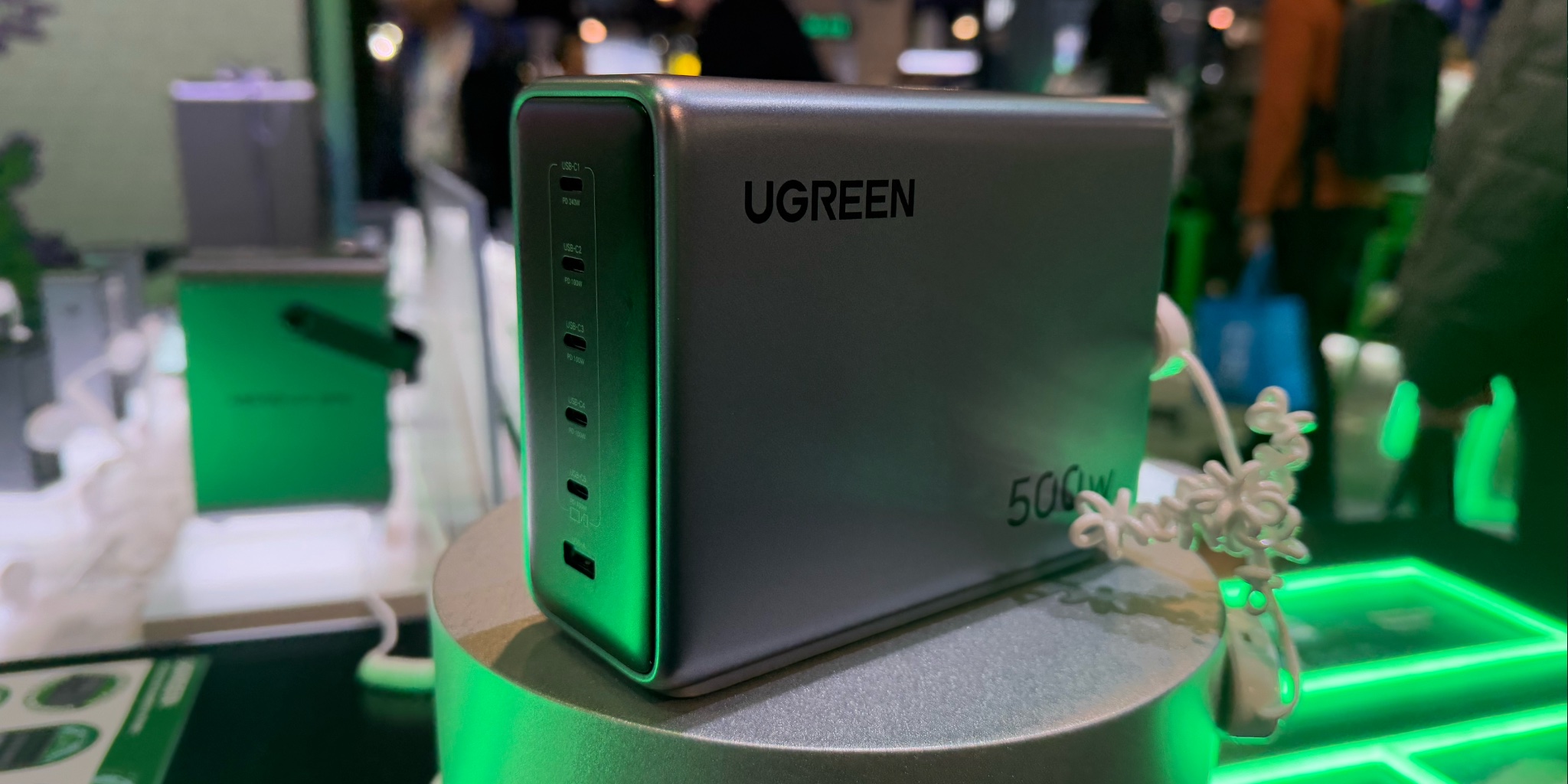 UGREEN announces new Thunderbolt 5 dock and more at CES 2025 - 9to5Mac