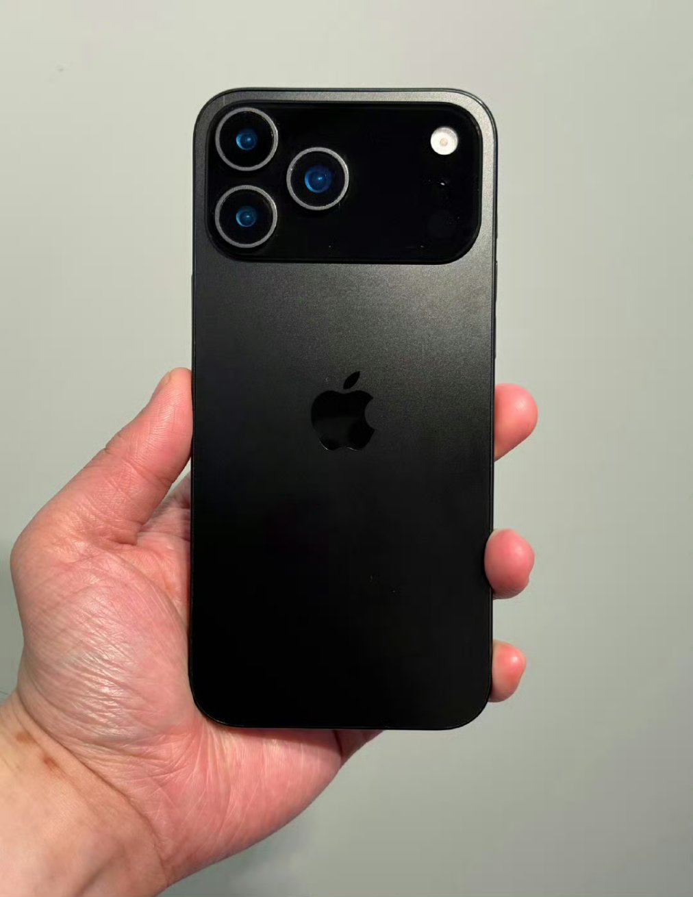 iPhone 17 Pro: A closer look at the new 'camera bar' design - 9to5Mac