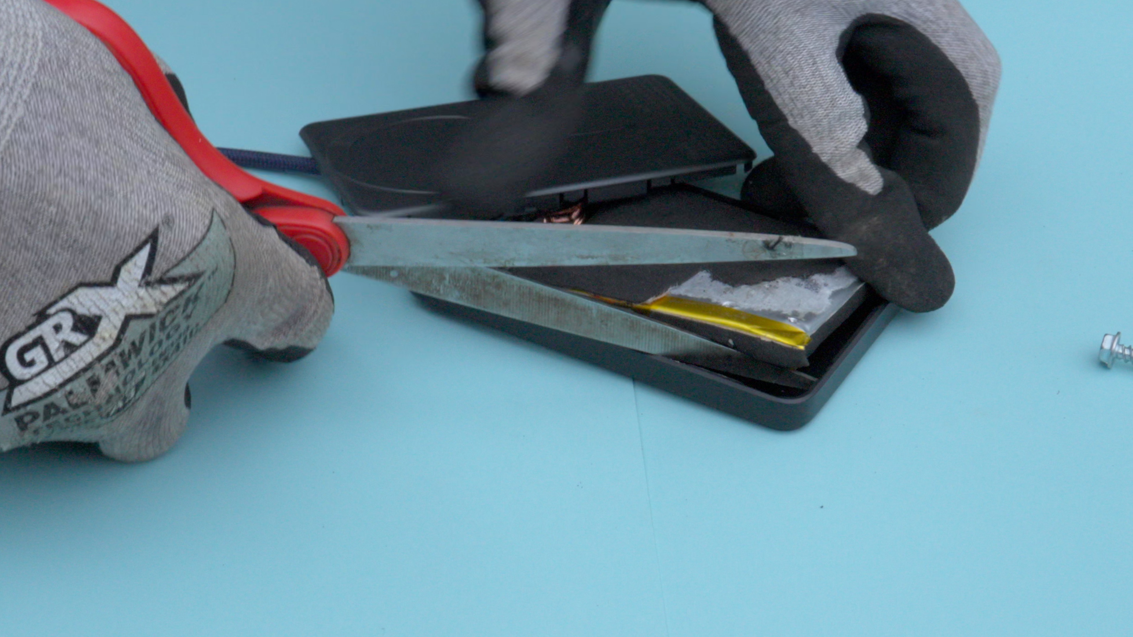 Hands-on: BMX SolidSafe Solid-State Battery Pack [Video] - 9to5Mac