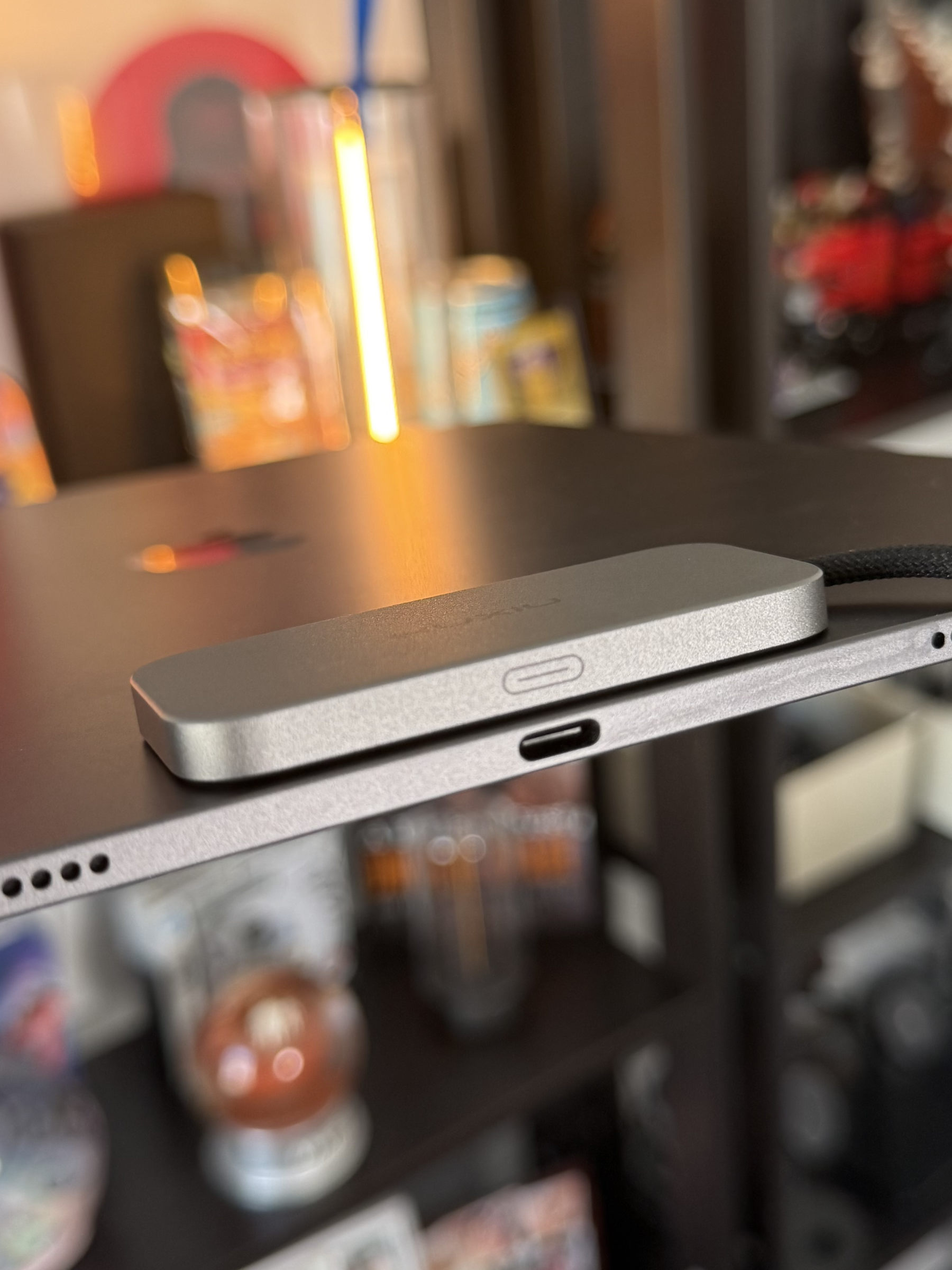 Hands-on: Kuxiu debuts tiny smart connector charger for iPad: meet the ...