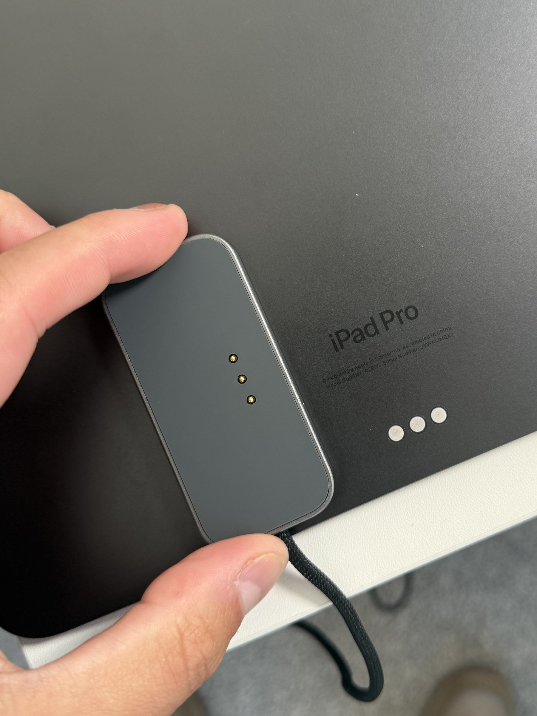 Hands-on: Kuxiu debuts tiny smart connector charger for iPad: meet the ...