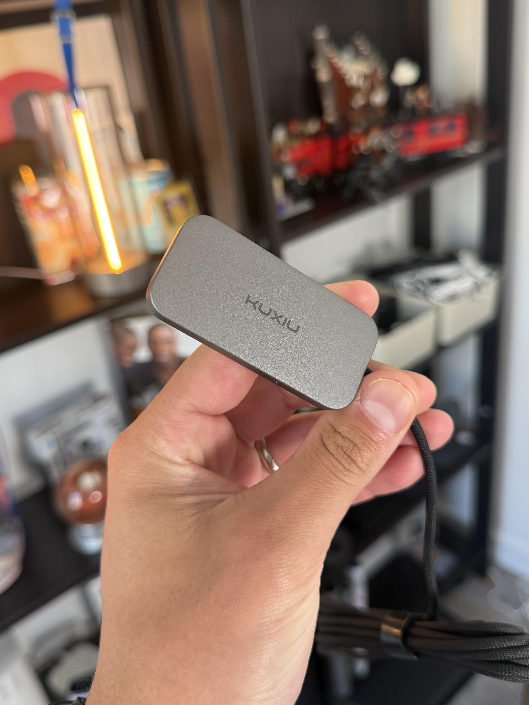 Hands-on: Kuxiu debuts tiny smart connector charger for iPad: meet the ...