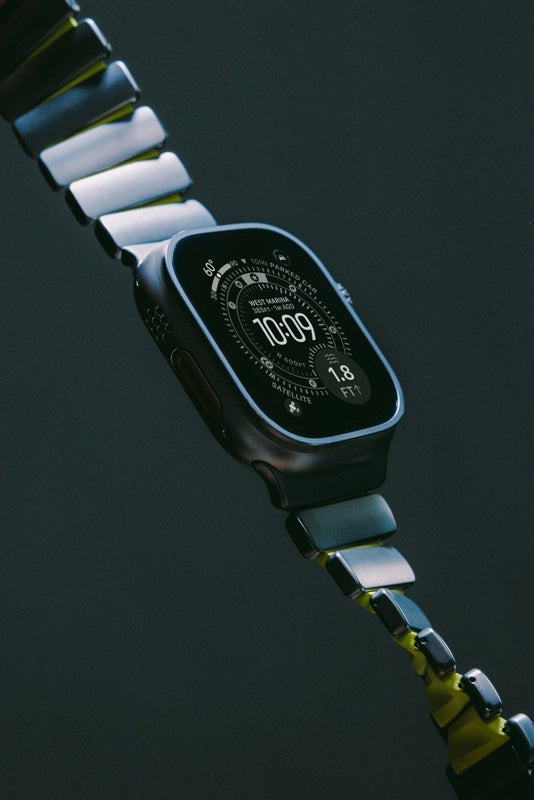 Nomad debuts Stratos, a new hybrid titanium Apple Watch band - 9to5Mac